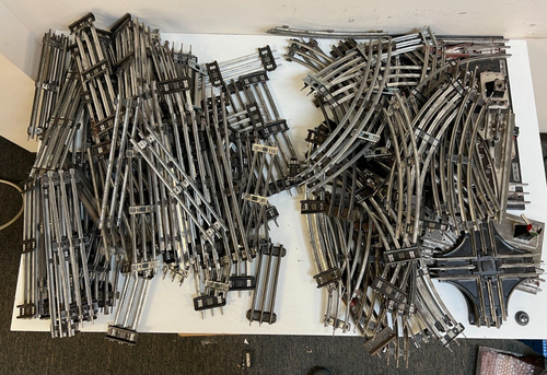 Large lot of 100+ Curved & Straight O / O27 Gauge Lionel / Marx ETC ...