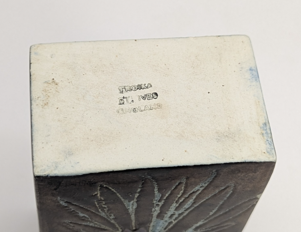 TROIKA St Ives Cornwall British Studio Pottery Smooth Glaze Flower Vase ...