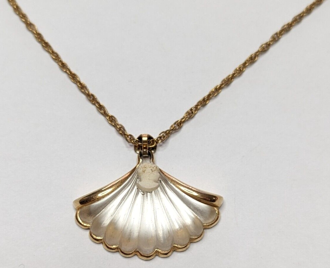 Vintage Avon Frosted Glass Shell/Fan Cameo Pendant Go… - Gem