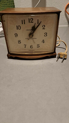 general electric clock vintage model 7280KA, working, brown wood grain ...