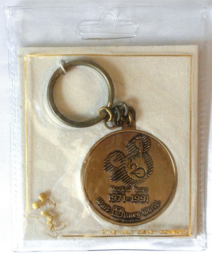 DISNEY WORLD 20 MAGICAL YEARS 1971-1991 ANNIVERSARY KEYCHAIN BRAND NEW ...