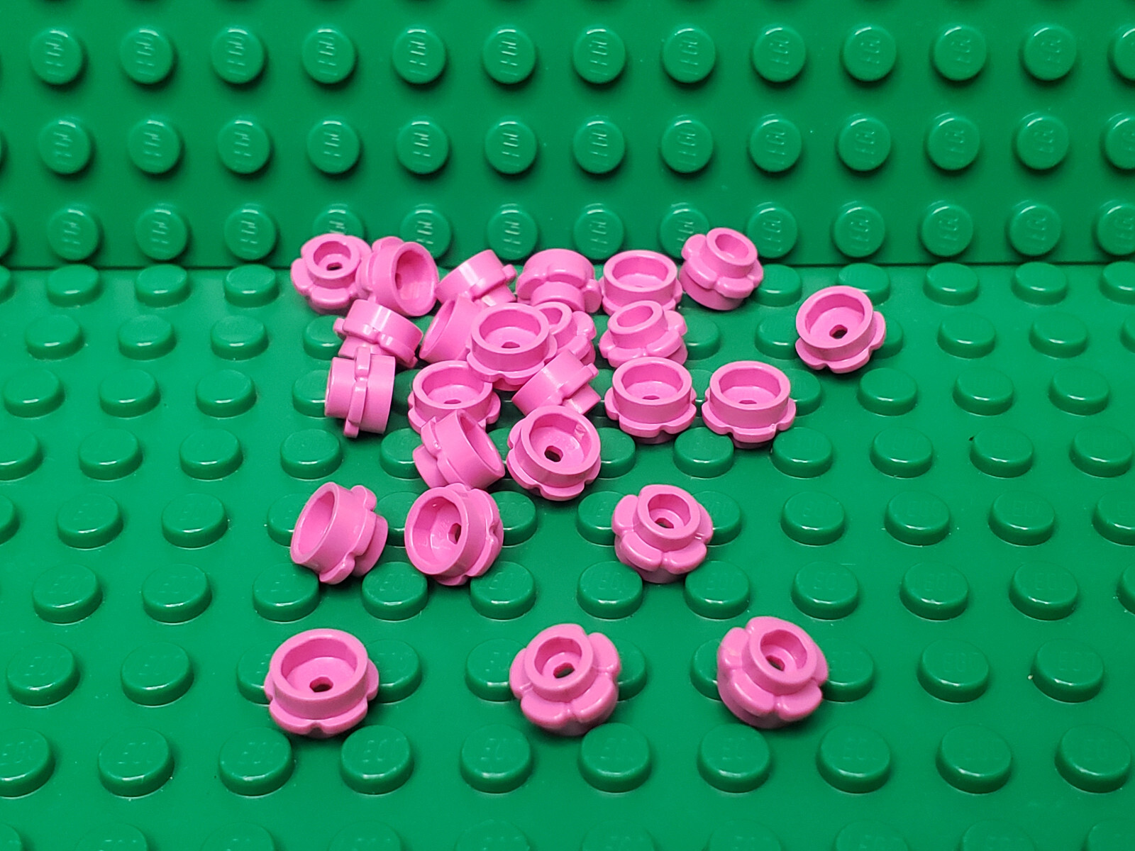 **25 CT LOT** Lego NEW dark pink 1x1 round plate W/5 petal edge pcs(A ...