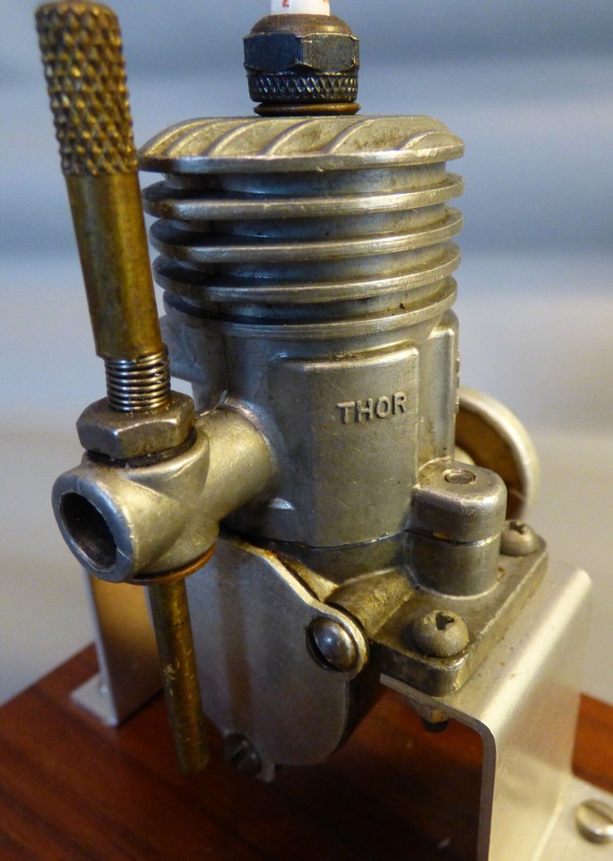 EX+ VINTAGE 1940s THOR-B GAS MODEL C/L AIRPLANE ENGINE--CLEAN--GOOD ...