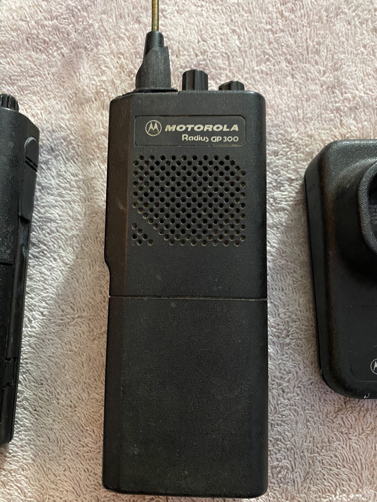 Motorola Radius GP300 2-WAY RADIO SP10 SP50 Charging Docks Lot Of ...