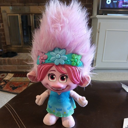 Trolls World Tour Color Poppin' Poppy Toy Sings and Lights up -Great ...