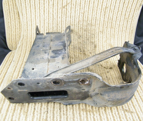 MERCEDES C CLASS Coupe W203 Driver SIDE FRONT CHASSIS LEG BRACKET ...