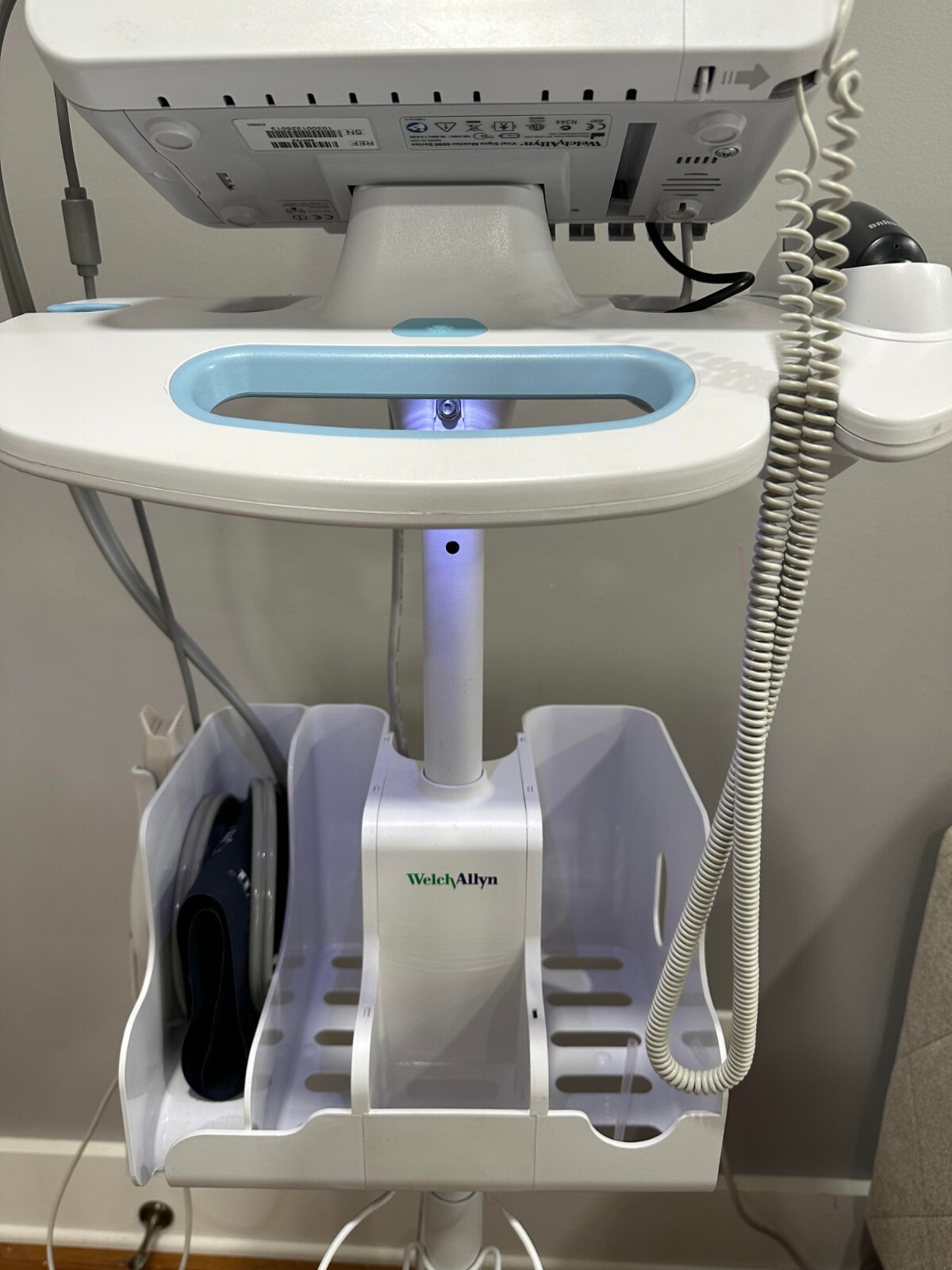 Welch Allyn Connex Vital Signs Monitor 6000 Series with Rolling Stand ...