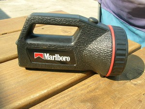MARLBORO / COLEMAN FLASHLIGHT GREAT COLLECTIBLE ( WORKS ) BATTERYS ...