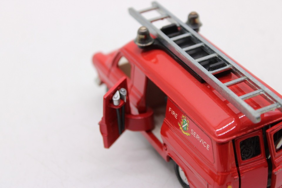 T x2 Vintage Boxed Dinky Toys Inc 276 Airport Fire Tender, 286 Ford ...