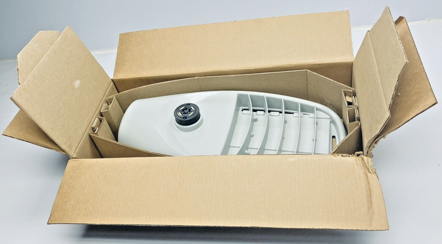 UNUSED LUMEC RFM-108W48LED4K-G2-R3M-UNV-DMG-RCD7-GY3 ROADFOCUS LED ...