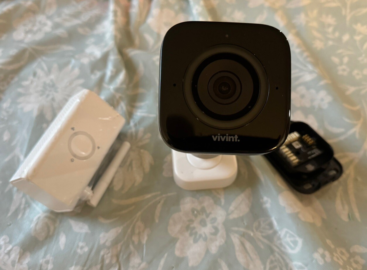 Vivint Outdoor Camera Pro Gen 1 with Wifi Bridge and Power Supply | eBay