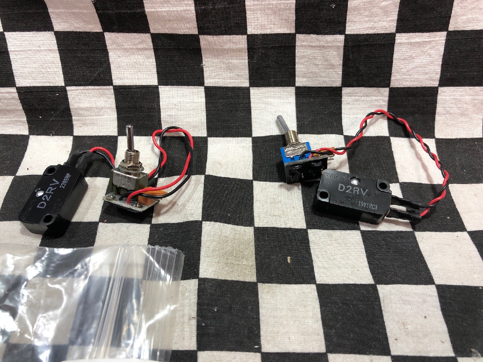 LOT OF 2 SETS, OMRON Toggle Switch, MS-500A, M-2012P, D2RV, SHIPSAMEDAY ...