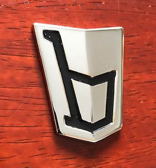 Alfa Romeo/Montreal-Bertone Metal Shield Badges Beautiful Jewellery for ...