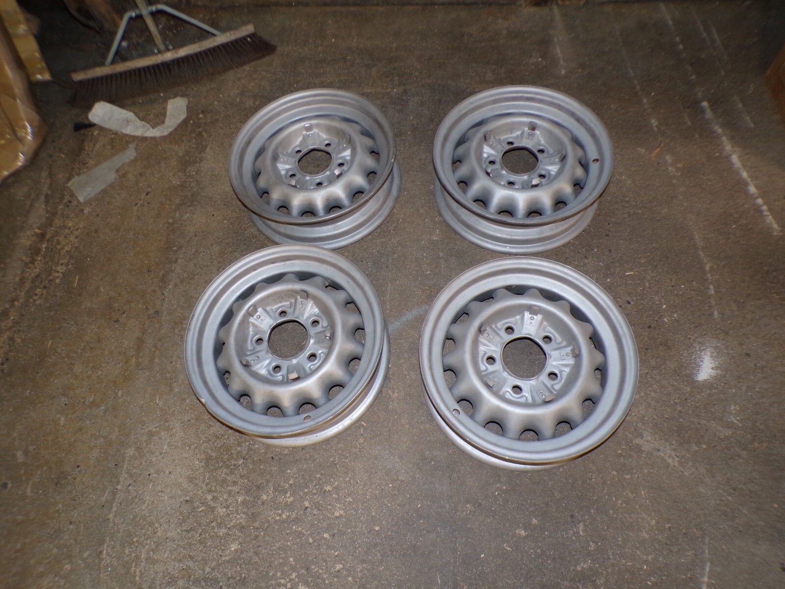 1933-1934-1936 Ford artillery wheels P floor | eBay