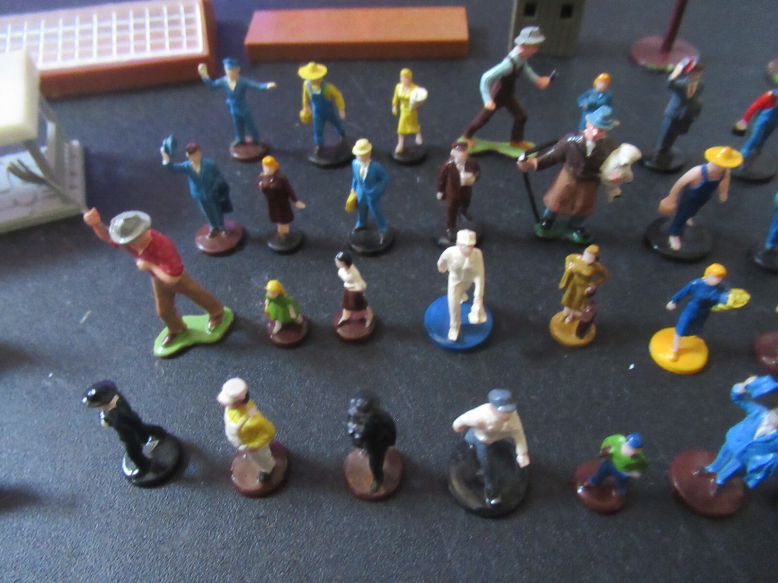 Lot Of 56 VINTAGE Plastic MINI FIGURES People ANIMALS TRAIN SET FARM ...