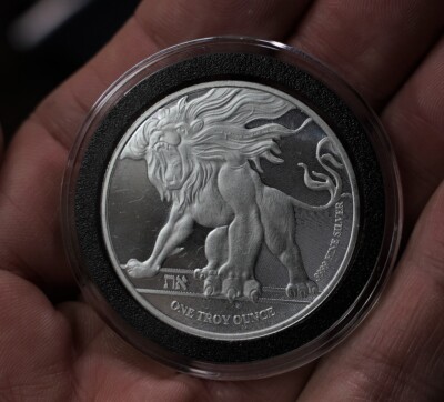 ONE 2018 Canadian Roaring Lion 1oz .9999 fine Silver coin Uncirculated ...