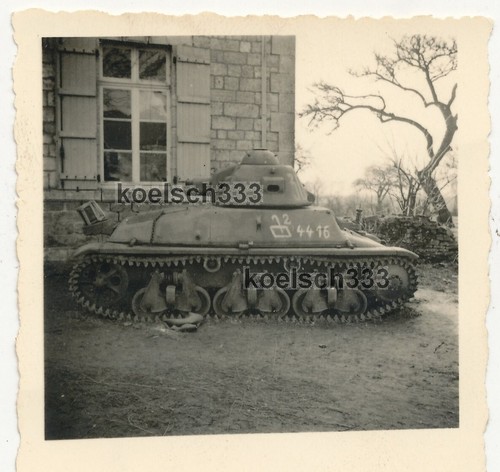 Foto französischer Char Hotchkiss Panzer mit Beschriftung der Wehrmacht ...