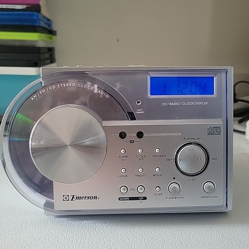 2004 Emerson AM FM CD Stereo Clock Radio CKD 2330 w/ Swinging ...