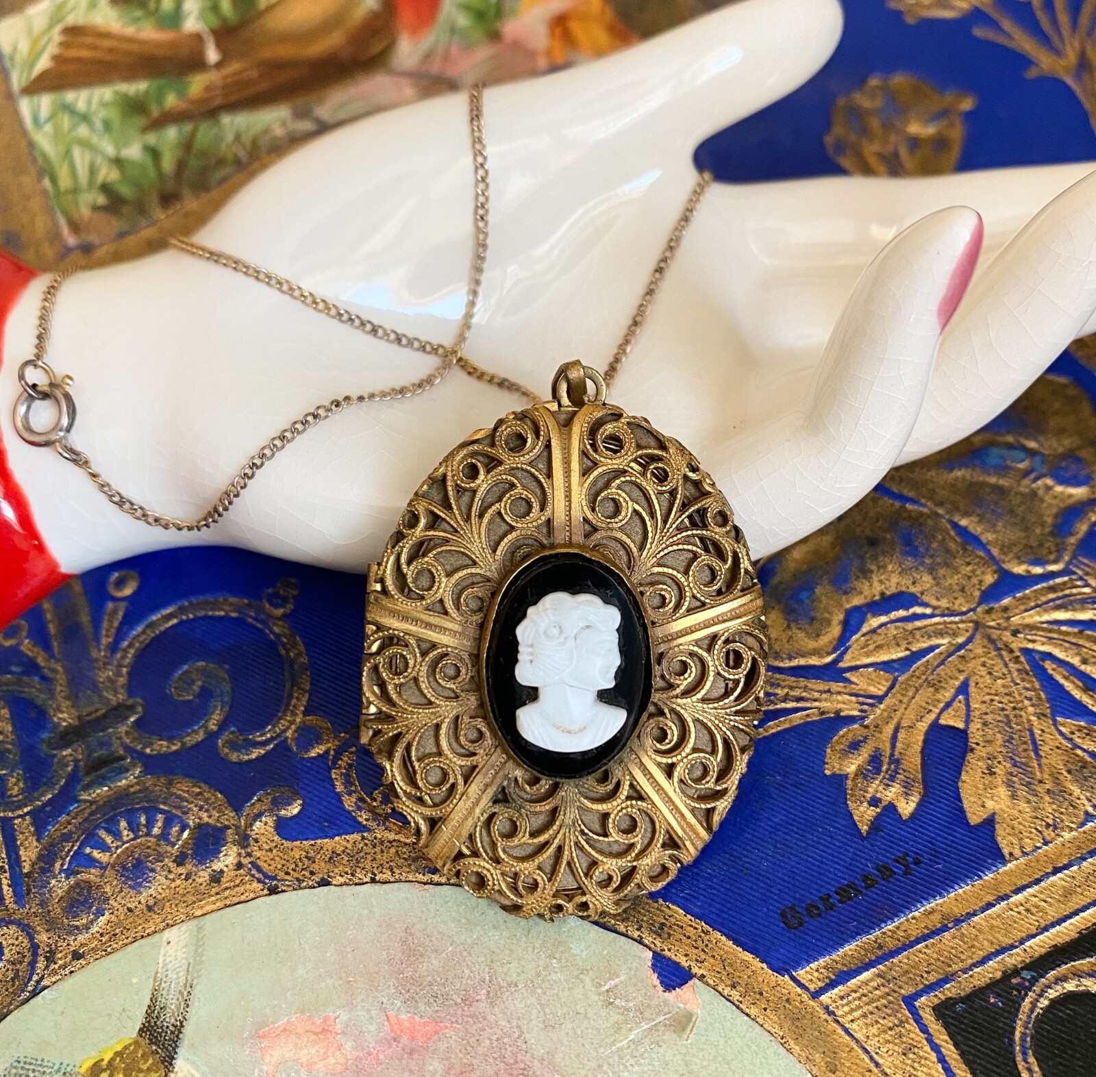 Antique 1930s Czech Glass Cameo Locket Pendant Gold F… - Gem