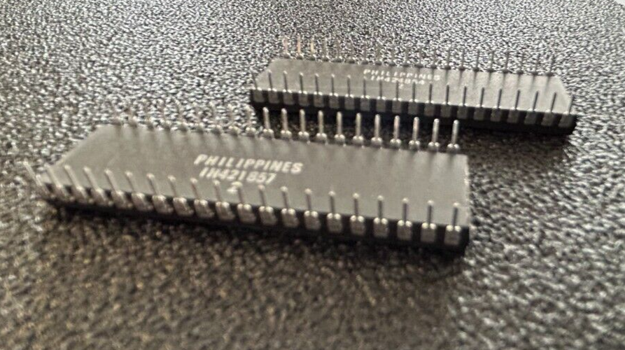 2x MOS 6526 Commodore 64 CIA with a date code close to each other (4385 ...