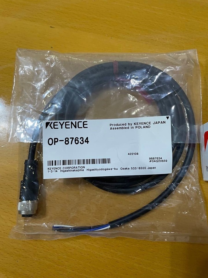 KEYENCE LR-TB5000CL w/ OP-87634 Laser Sensor with Built-in Amplifier ...