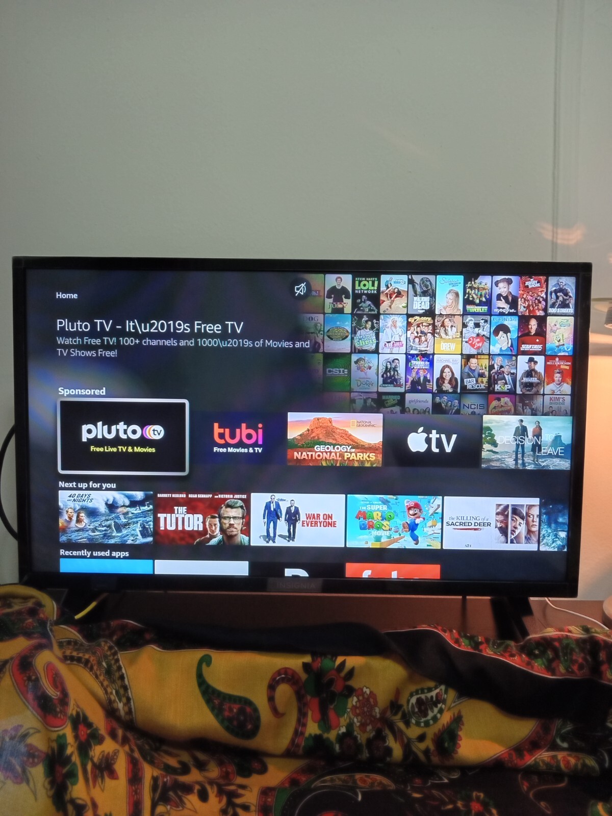 INSIGNIA 32-inch Class F20 Series Smart HD 720p Fire TV with Alexa ...