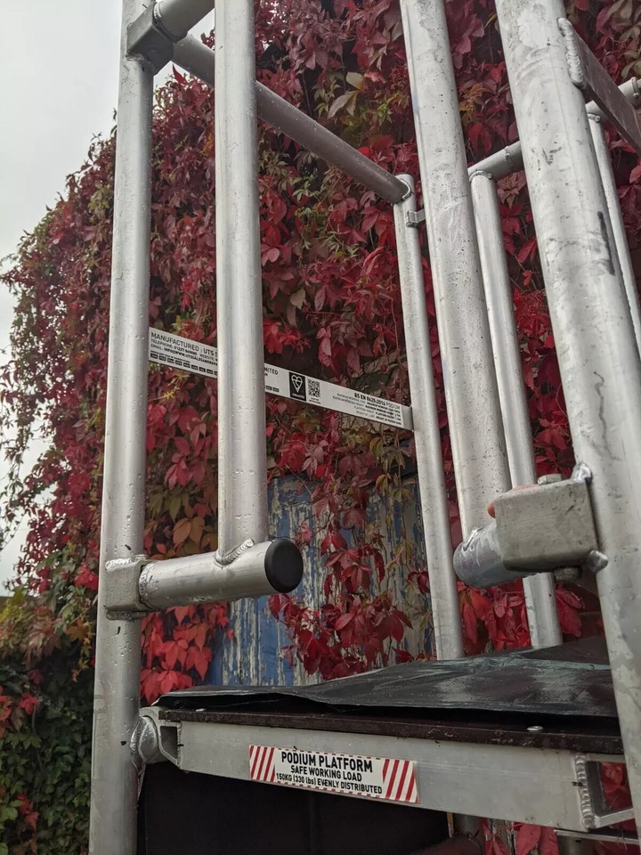 Industrial Podium Steps - Latest BS8620 - 1.75m Self Closing Gate ...