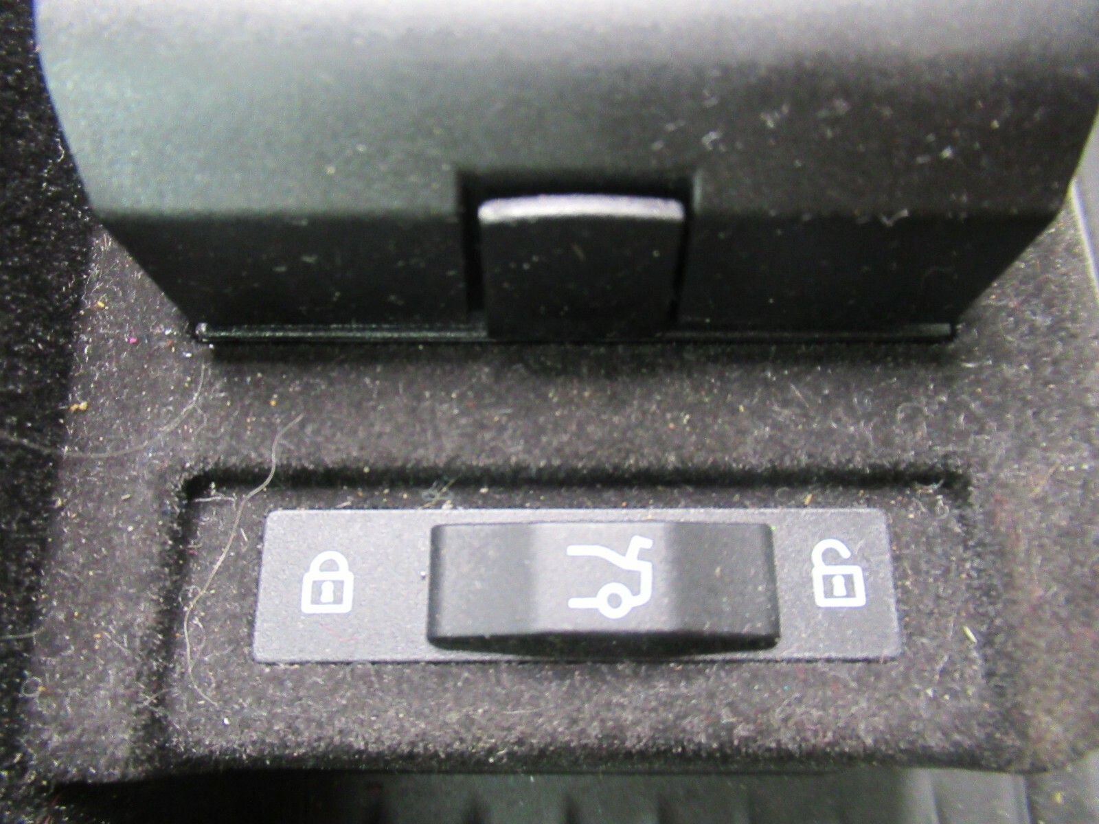 Center Console Storage Tray USB AUX Input OEM BMW F06 650i 640 M6 Gran ...