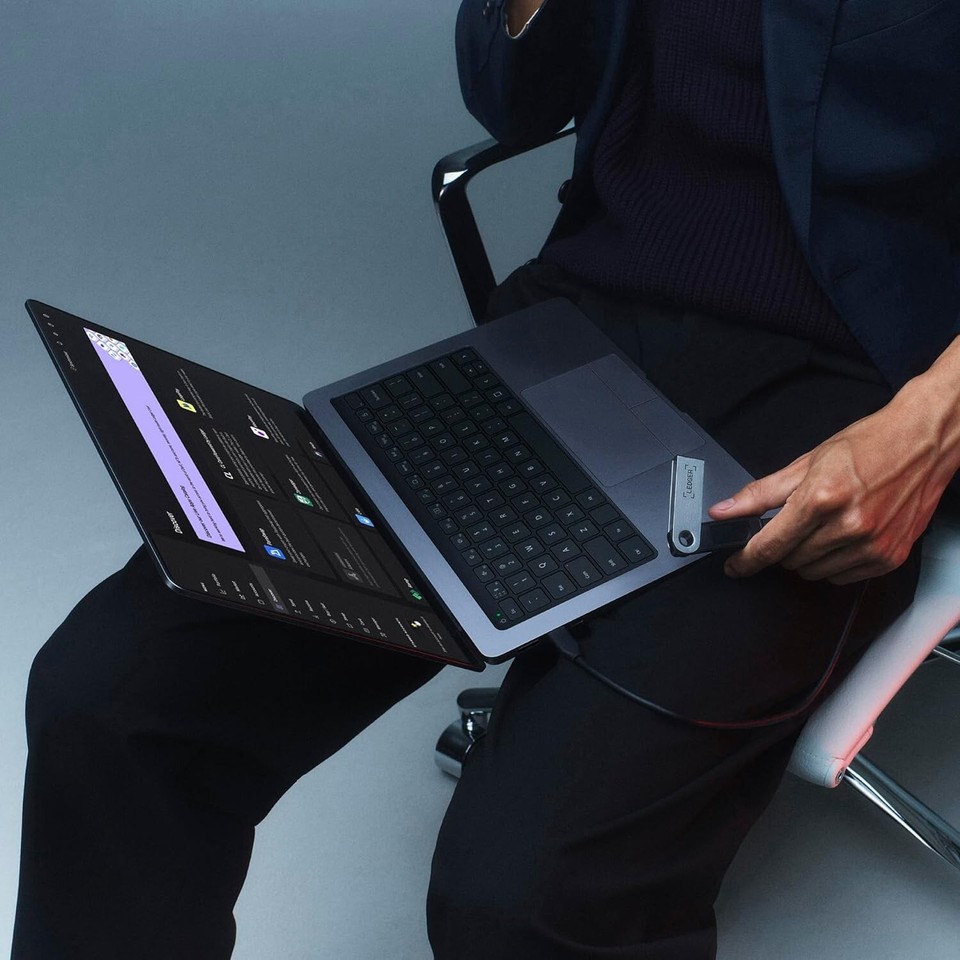 Ledger Nano S Plus - Crypto Hardware Wallet BTC BCH ETH LTC XRP DOGE ...