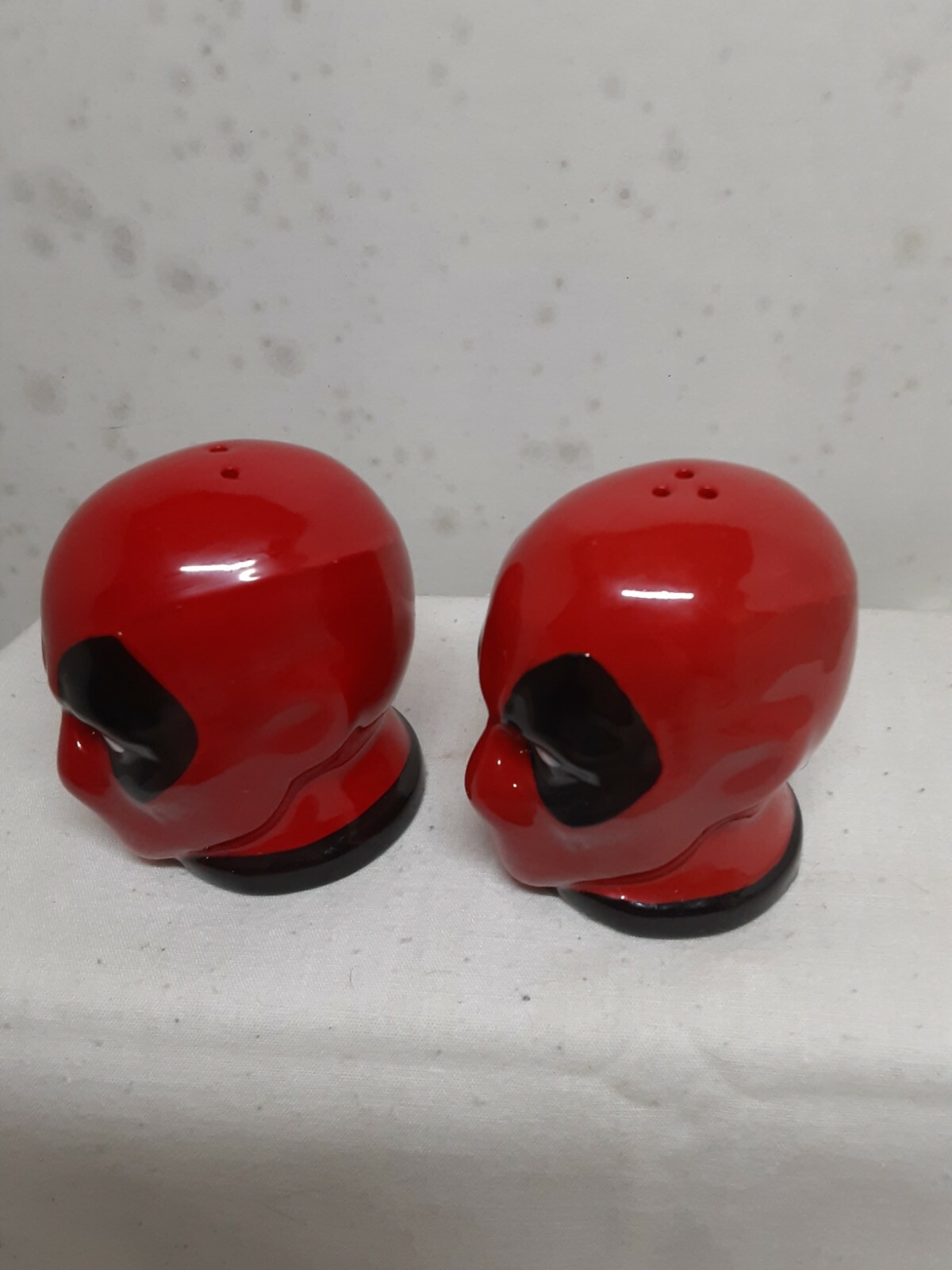 Marvel Comics DEADPOOL Ceramic Salt and Pepper Shaker Set By Zak! | eBay