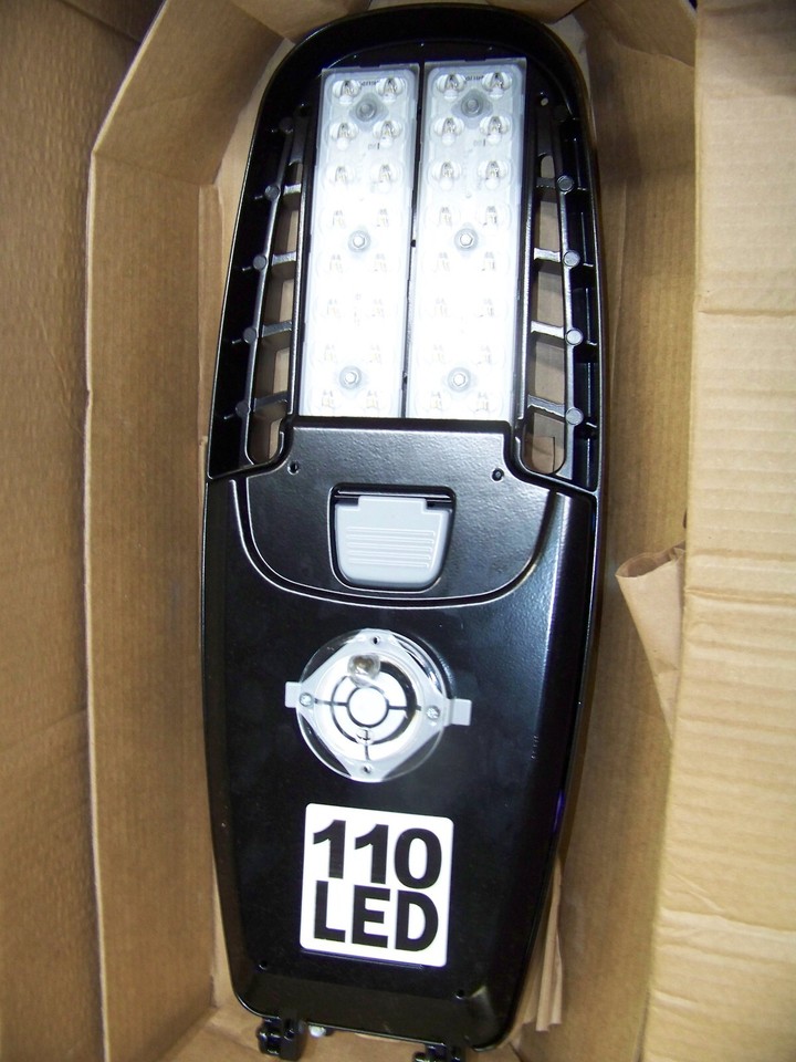 Lumec Road Focus Small 120-277V 25 HPS EQ LED (RFS-083) New | eBay