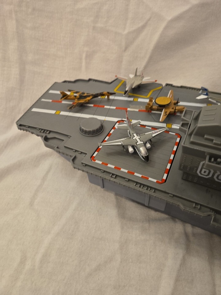 DeckJetz USS Nimitz CVN 68 - Model Toy W/10 Die-cast Planes - 31 In ...