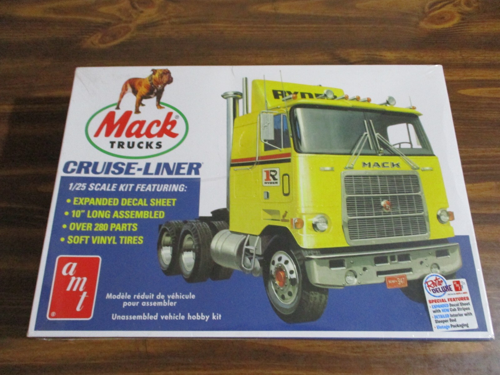 AMT 1062 1/25 Mack Cruiseliner Semi Tractor Model Kit Factory Sealed ...