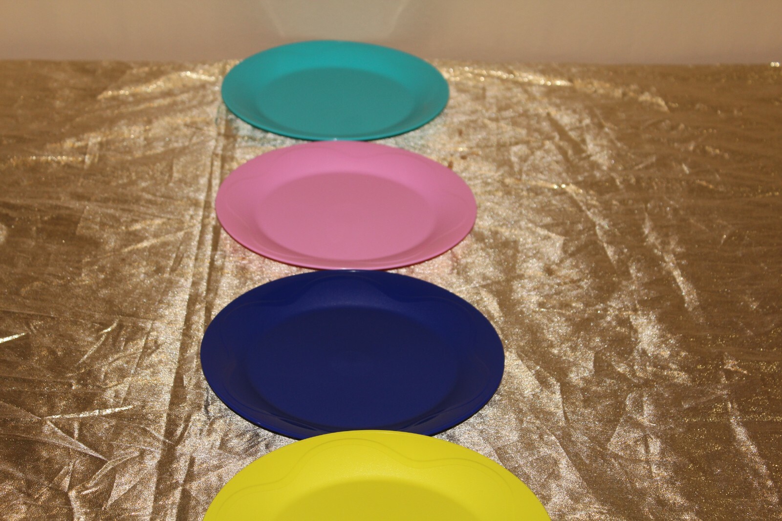 New UNIQUE Tupperware Beautiful Multi Color Round Legacy Dessert plates ...