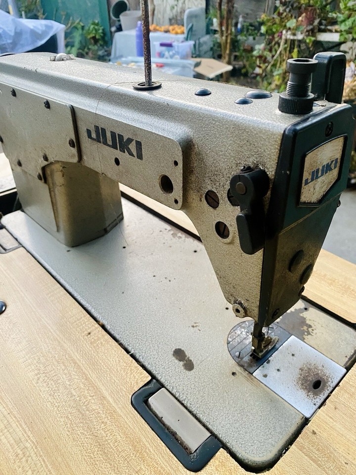 Vintage JUKI DDL-5550 Industrial Lockstitch Sewing Machine Workstation ...