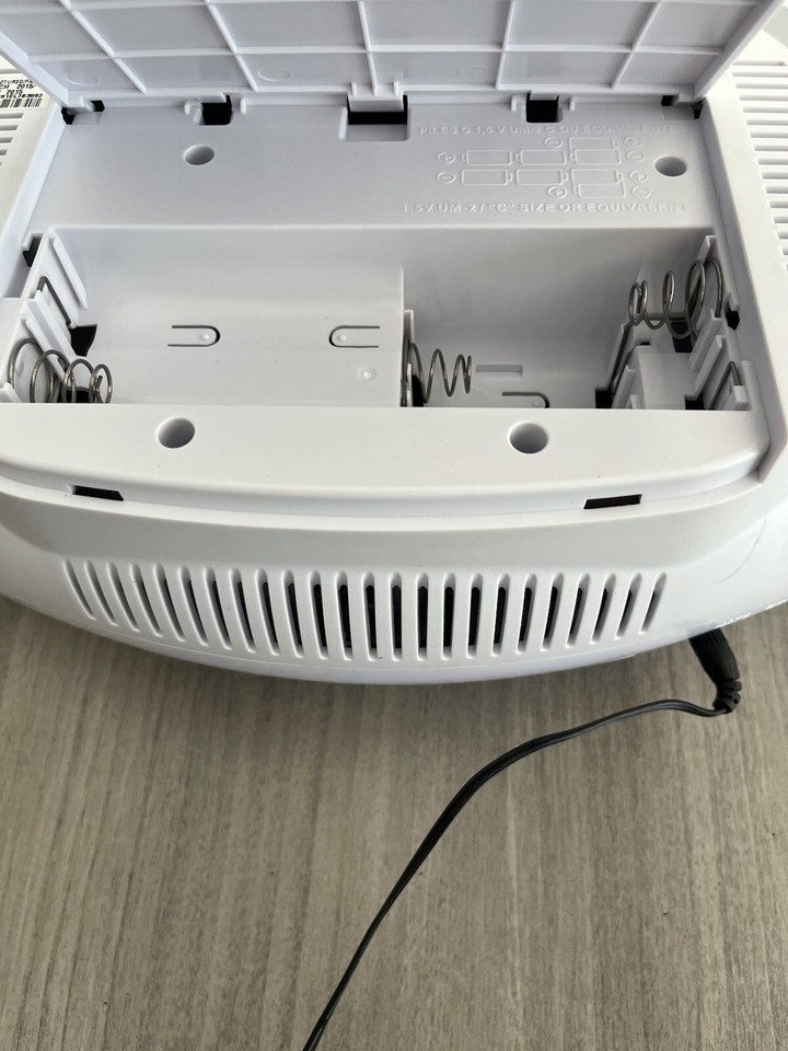 RCA RCD331WH Portable CD Player Boombox With AM/FM Radio-White In Box ...