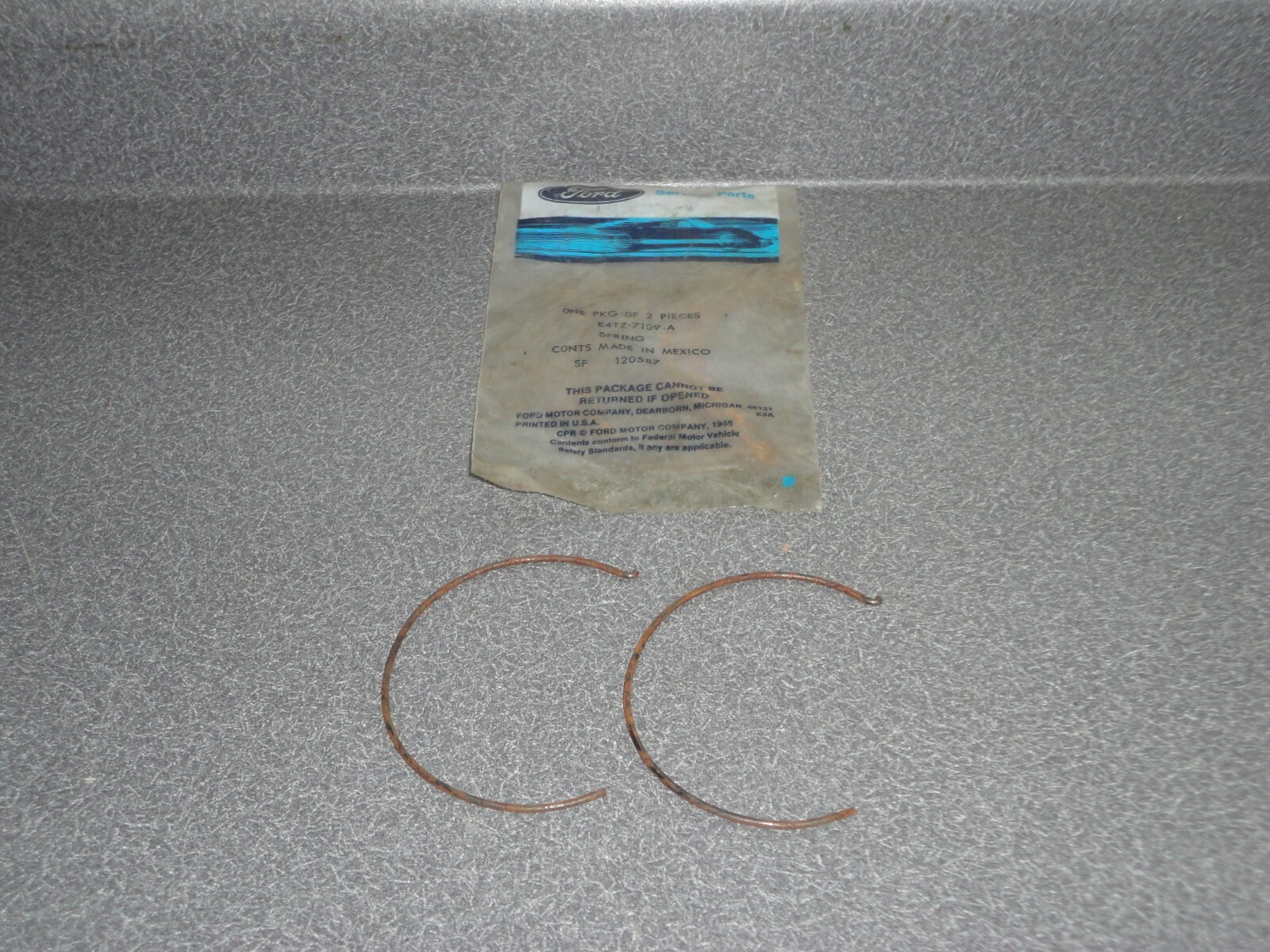 Lot of (2) New NOS OEM Ford Transmission Synchronizer Spring E4TZ-7109 ...