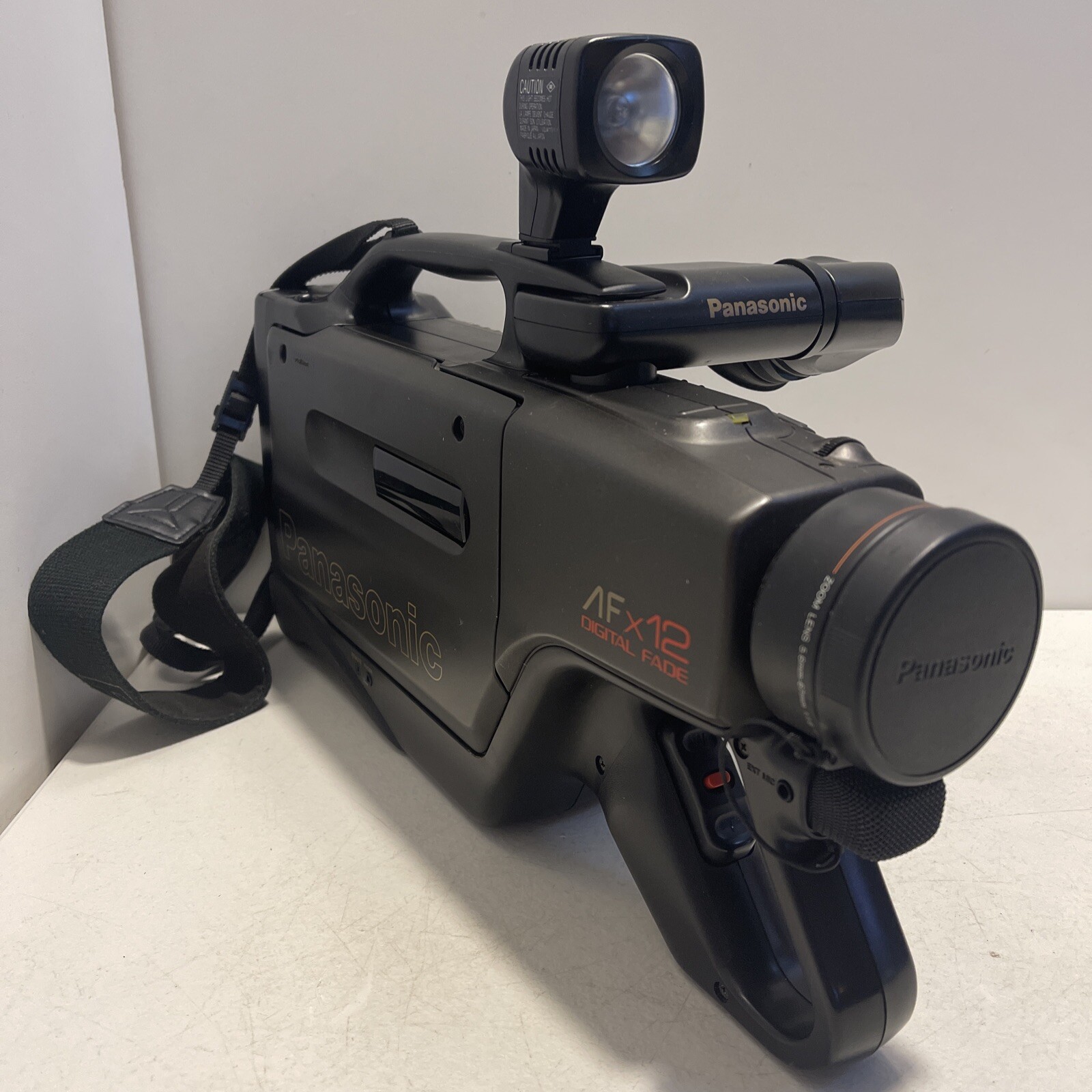 Camcorder Panasonic VHS Pistol Grip PV-720 Digital Fade OmniMovie Light ...