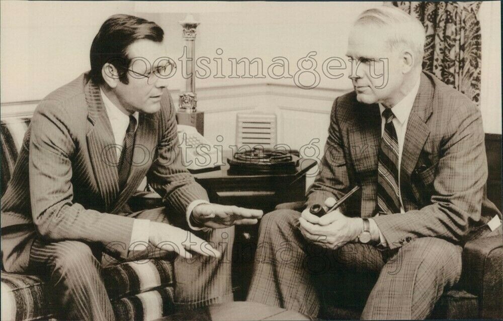 1975 Press Photo Donald Rumsfeld & James Schlesinger Holding Pipe ...