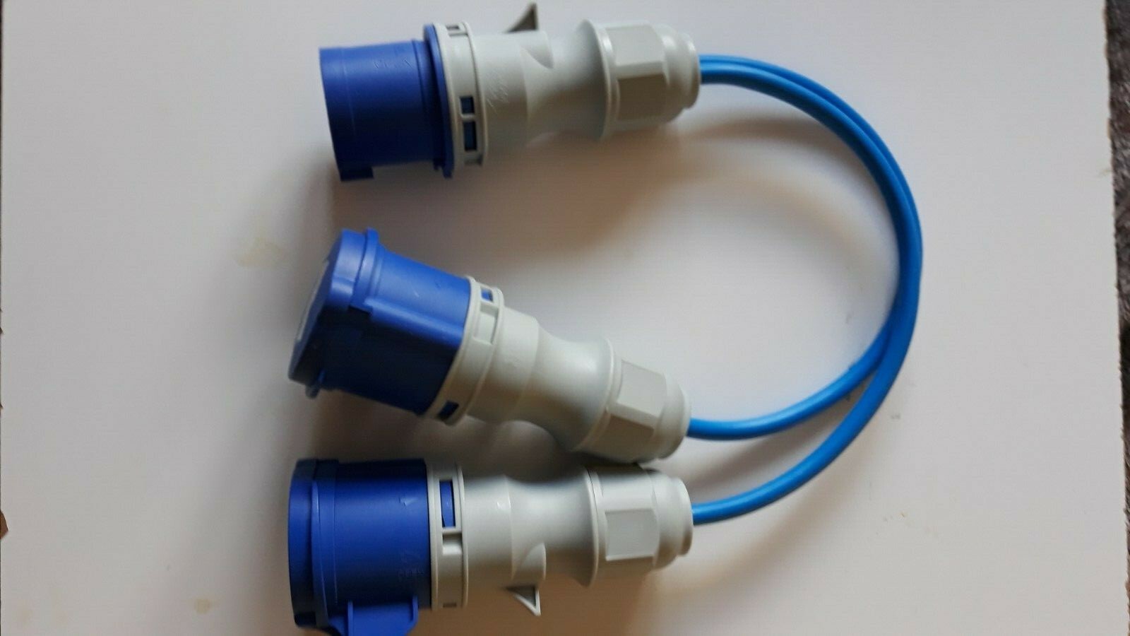 CARAVAN HOOK-UP LEADS 16AMP PLUG TO TWIN OUTLETS 16amp (see add) IP44 ...