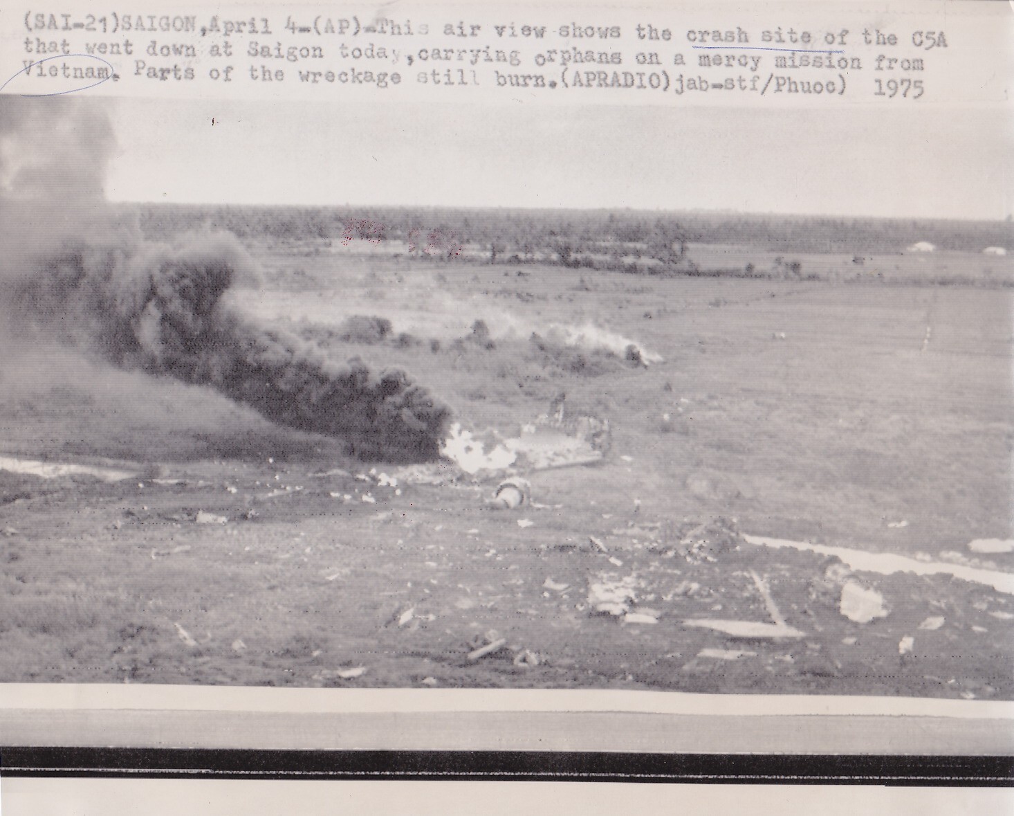 DANG VAN PHUOC * MERCY MISSION C5A CRASH SITE VIETNAM WAR * VINTAGE ...