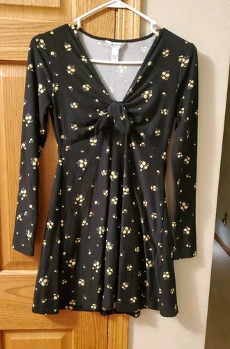 Arizona Jean Company Black With Yellow Flowers Size Small Long Sleeve ...
