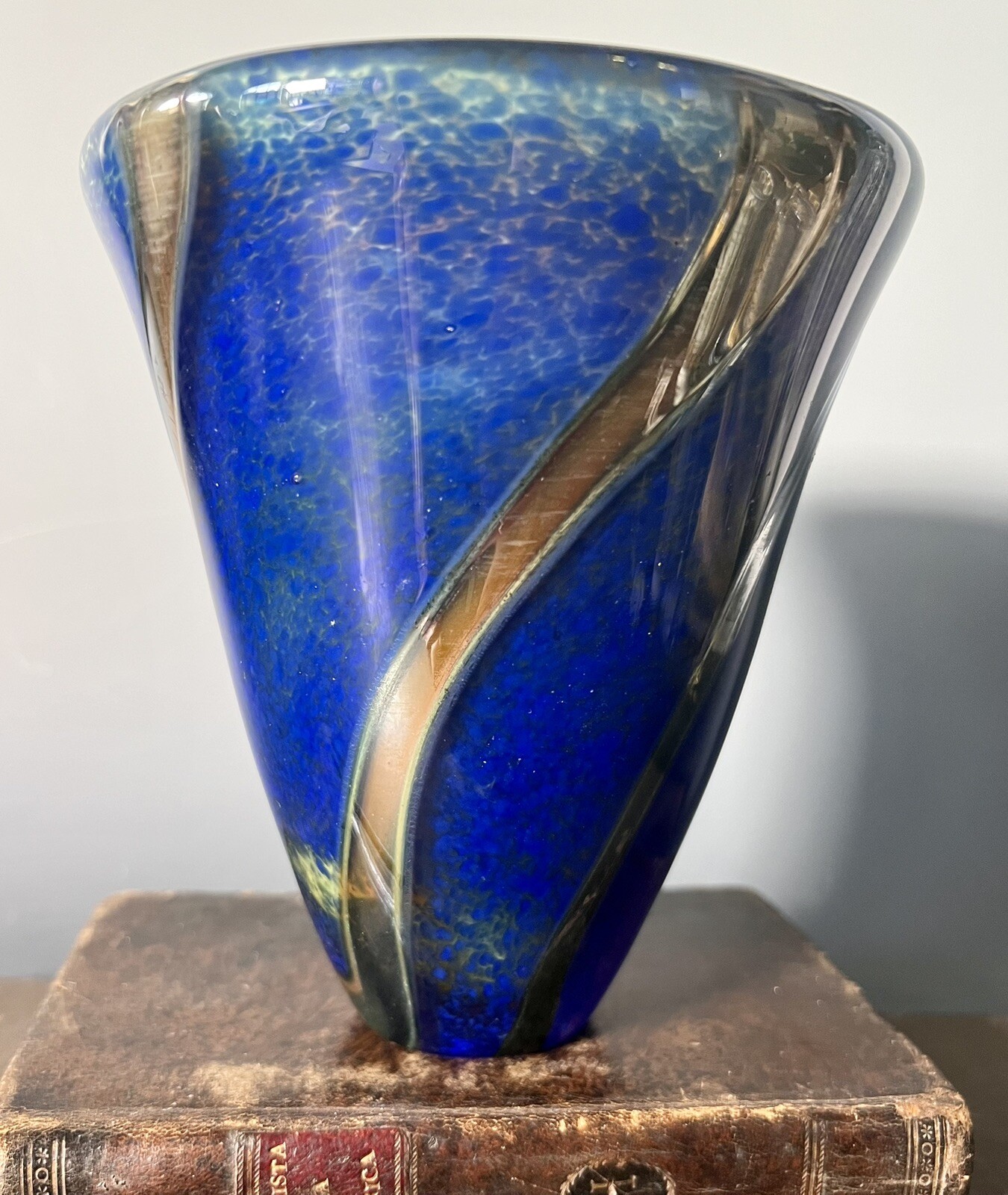 ERIC RUBINSTEIN SIGNED ART GLASS BLUE SWIRL Mattalic VASE | eBay