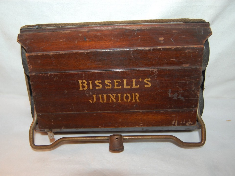VINTAGE BISSELL'S JUNIOR WOODEN CHILD'S TOY VACUUM CARPET SWEEPER ...