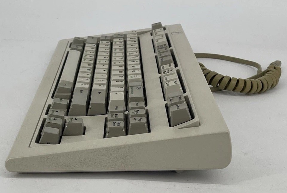 IBM Model M Space-Saving Keyboard (SSK) 1392464 Date 18SEP87. Plt No F2 ...
