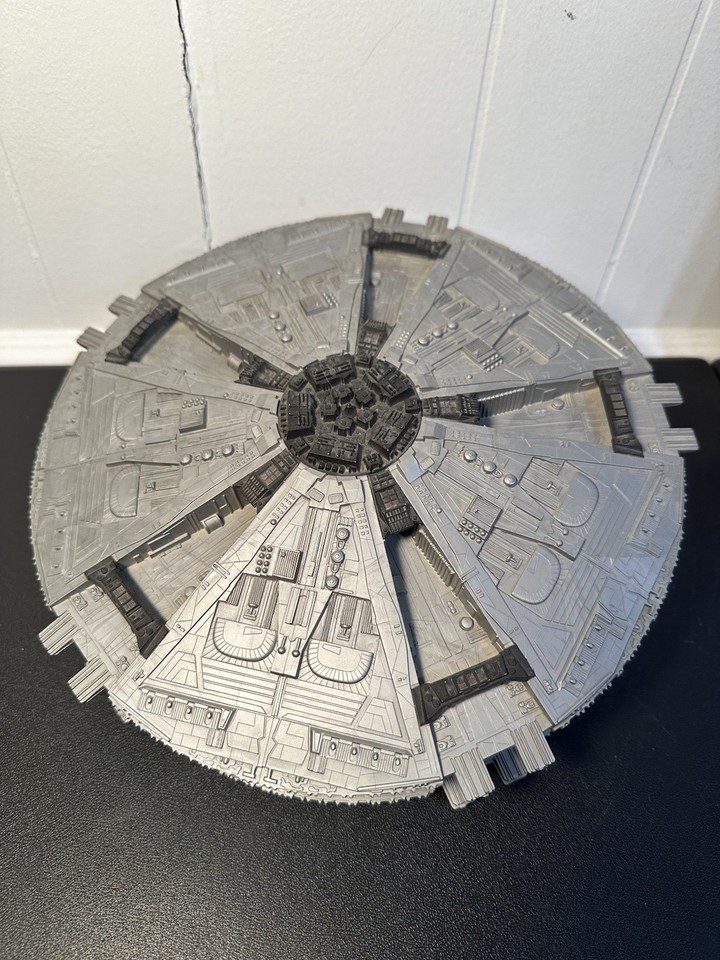 MONOGRAM 1978 MODEL KIT BATTLESTAR GALACTICA CYLON BASE STAR BUILT AND ...
