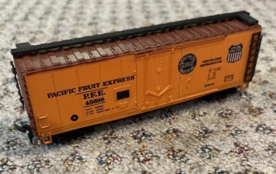HO Scale Athearn Pacific Fruit Express 40' reefer boxcar 45698 | eBay