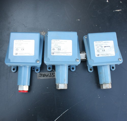 United Electric H100-191 UE 100 Series NEMA 4X Pressure Switch USED | eBay