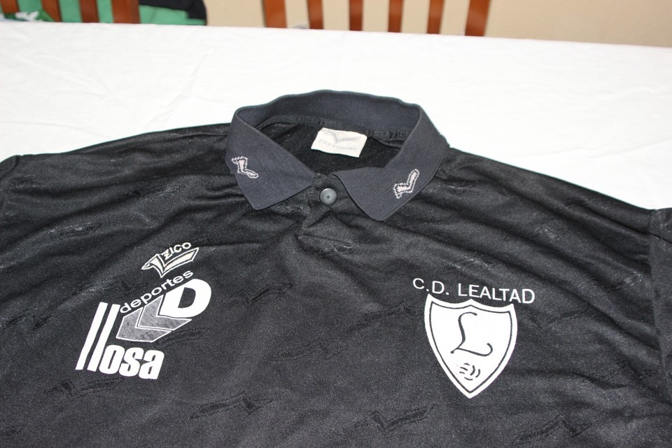 Official Vintage T-Shirt Of C. Deportivo Lealtad Brand Zico Size M ...