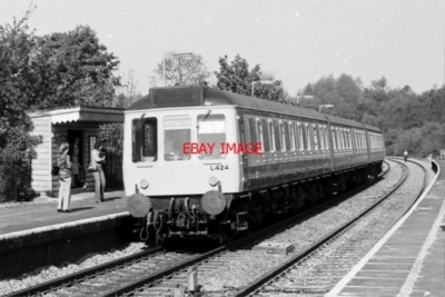 PHOTO DMU UNIT L424 AT MIDGHAM RAILWAY STATION 1980 SLW | eBay UK
